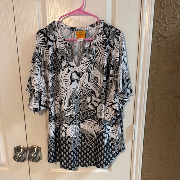 Ruby Rd. | Tops | Ruby Rd Black And White Graphic Tunic Relaxed Fit | Poshmark